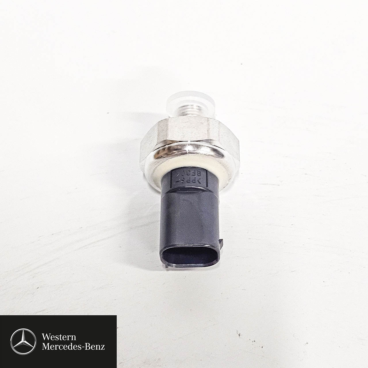 Genuine Mercedes Air Conditioning Condenser Pressure Sensor A211000028 ...